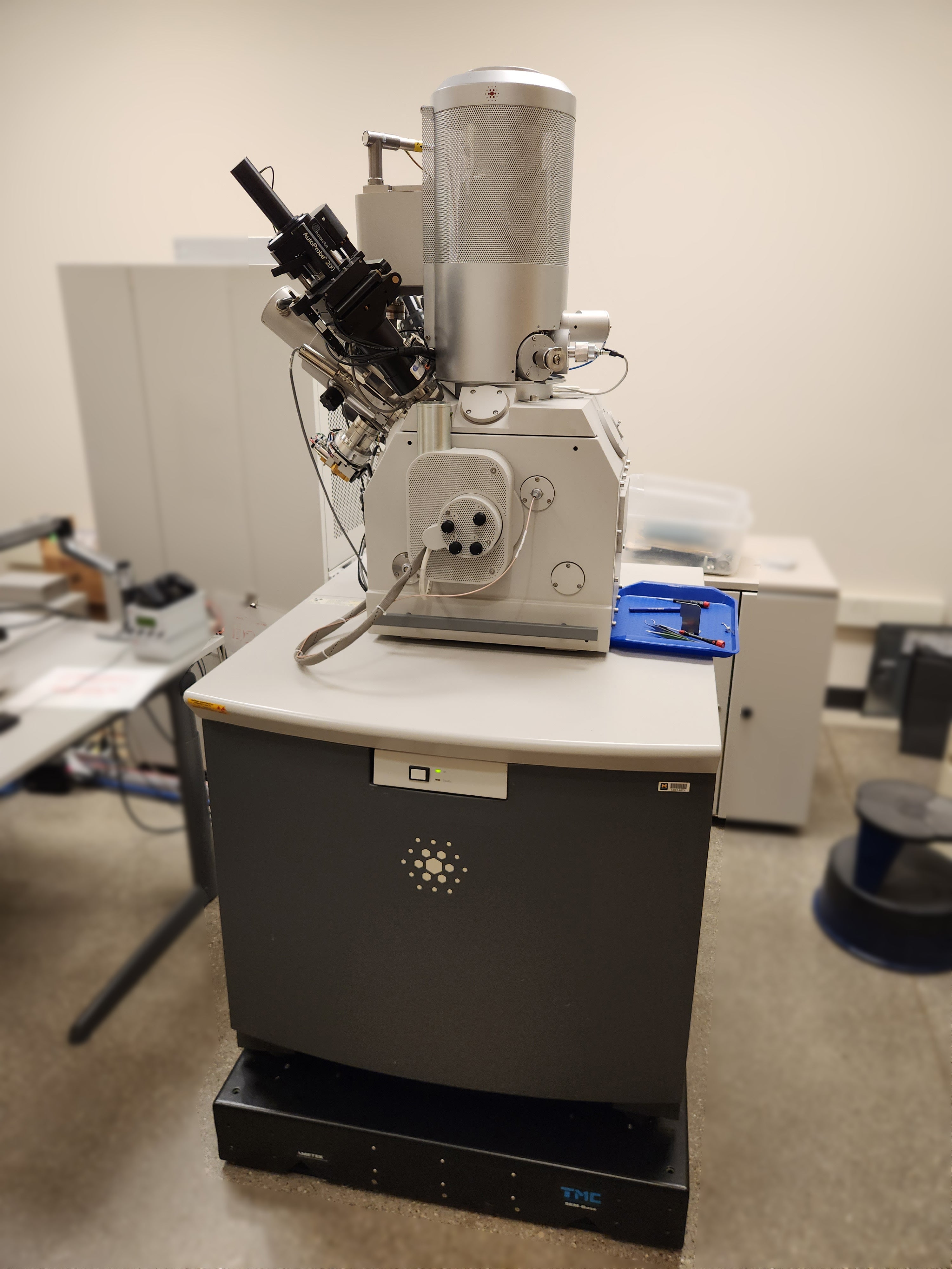 Thermo Fisher Scientific / FEI Nova NanoLab 200 FIB-SEM (Focused Ion B ...