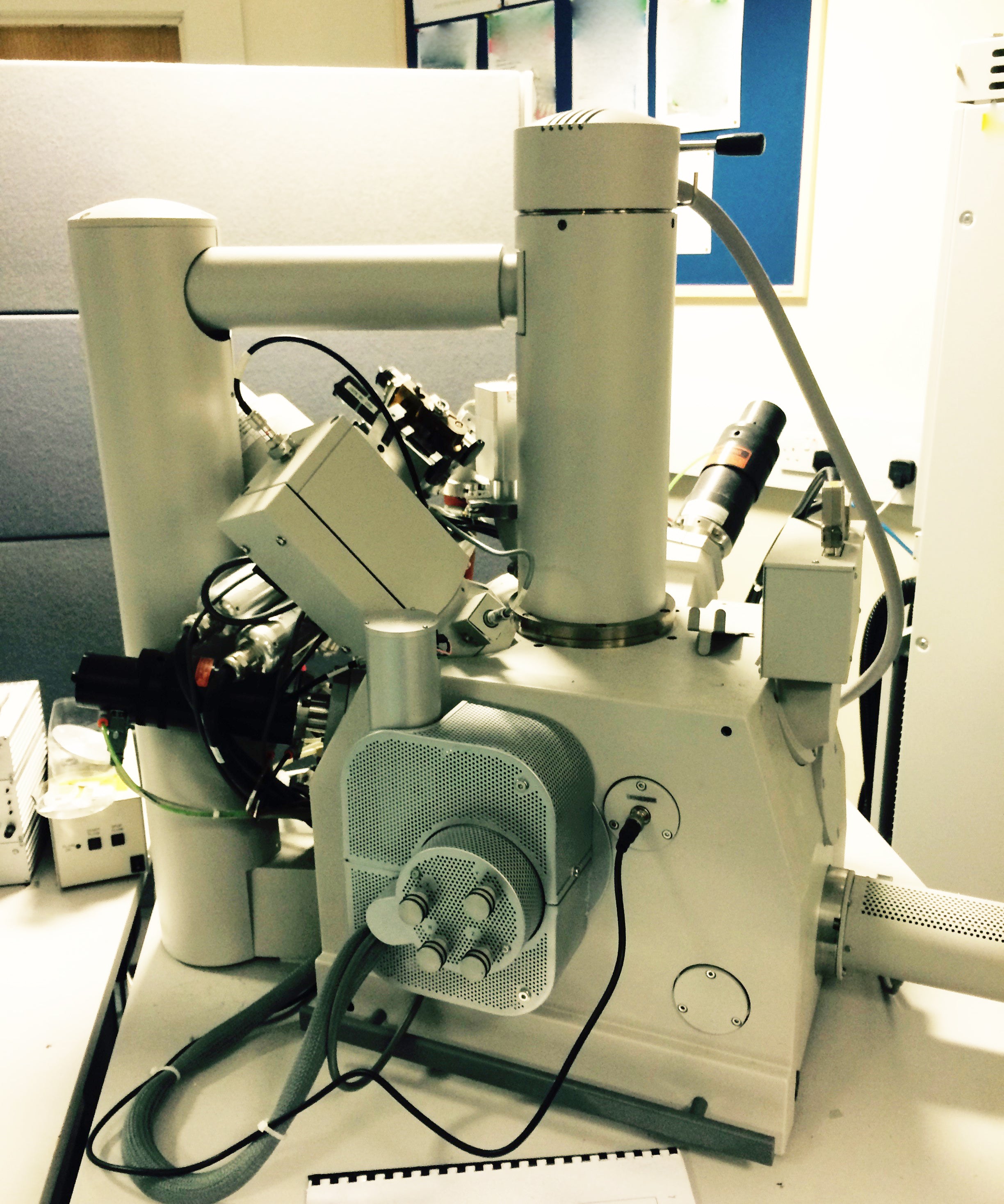 Thermo Fisher Scientific / FEI Quanta 200 3D Dual Beam FIB-SEM (Focuse ...