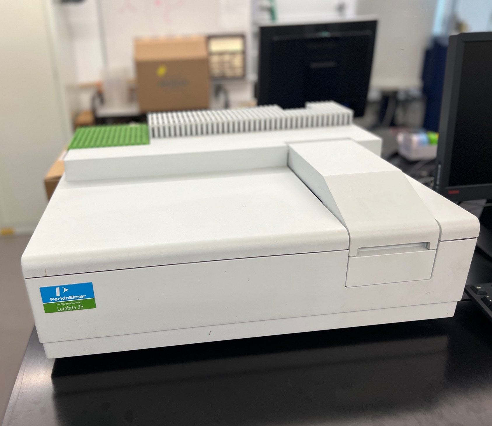 Perkin Elmer Lambda 35 UV-VIS Spectrometer – Bridge Tronic Global