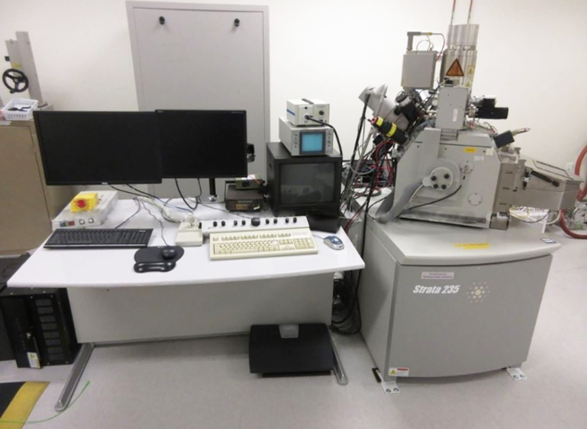 Thermo Fisher Scientific / FEI Strata 235 FIB-SEM (Focused Ion Beam ...