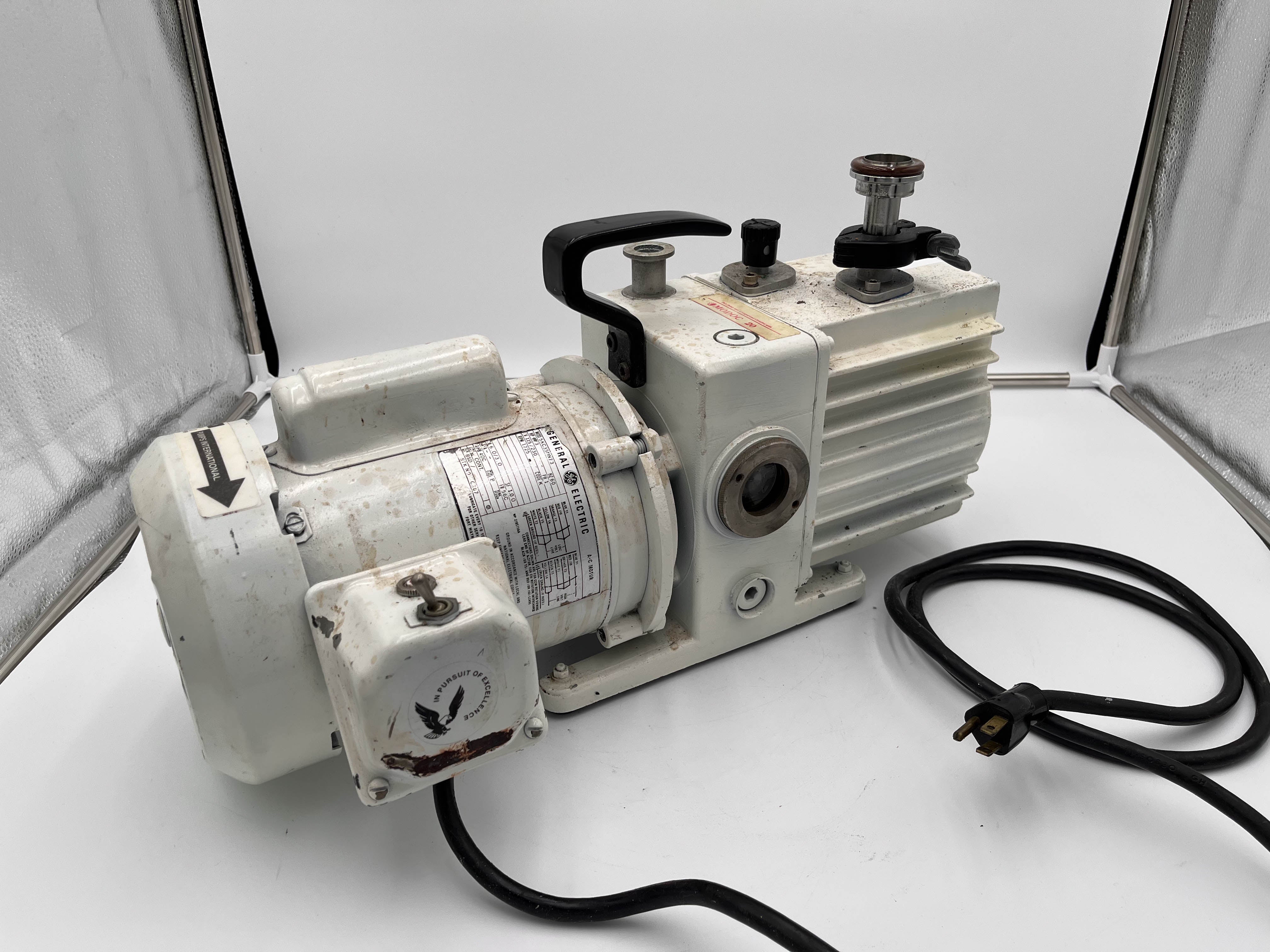Leybold Trivac D 4 A Vacuum Pump – Bridge Tronic Global