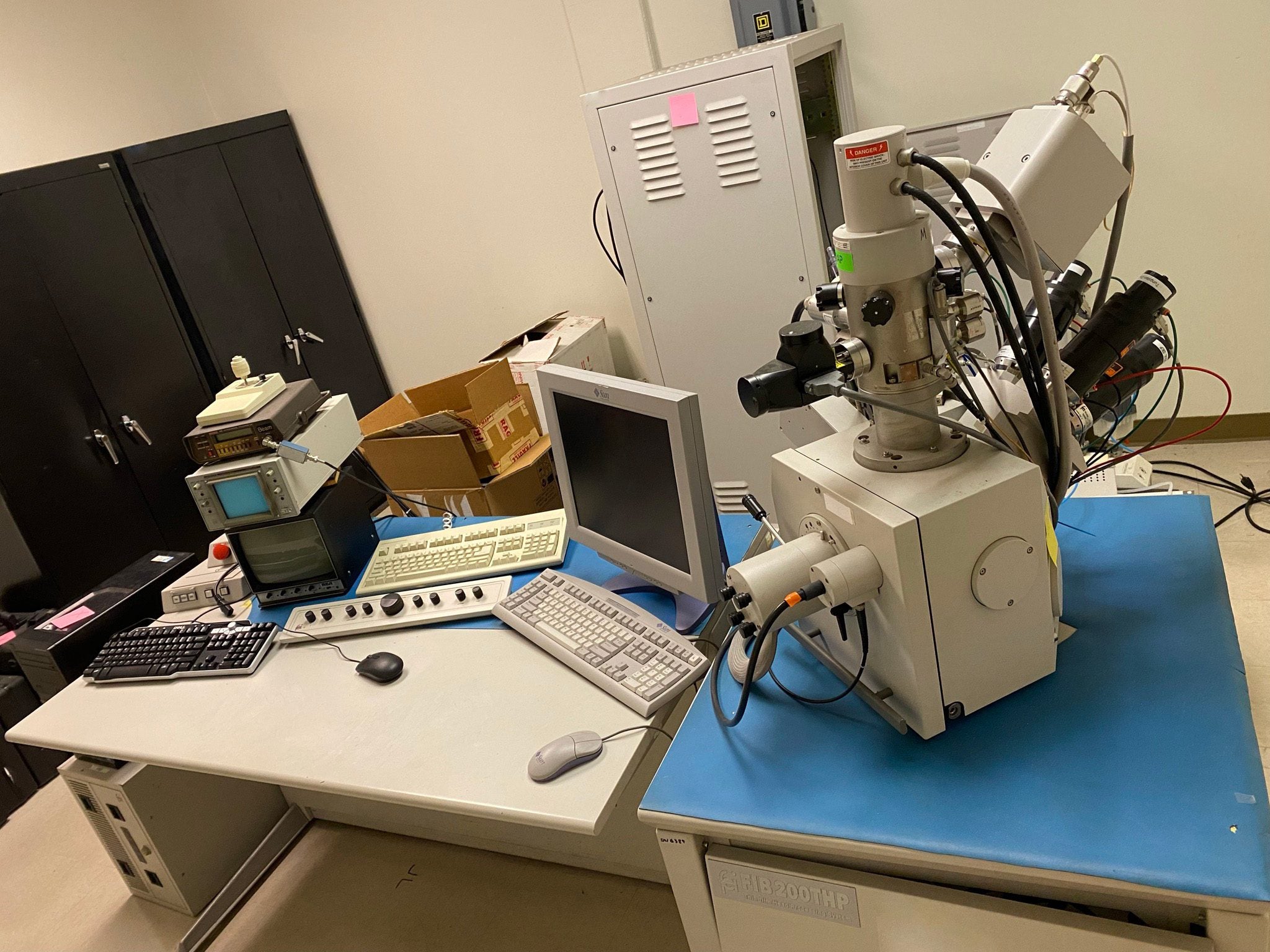 Thermo Fisher Scientific / FEI 200 THP FIB (Focused Ion Beam) – Bridge ...