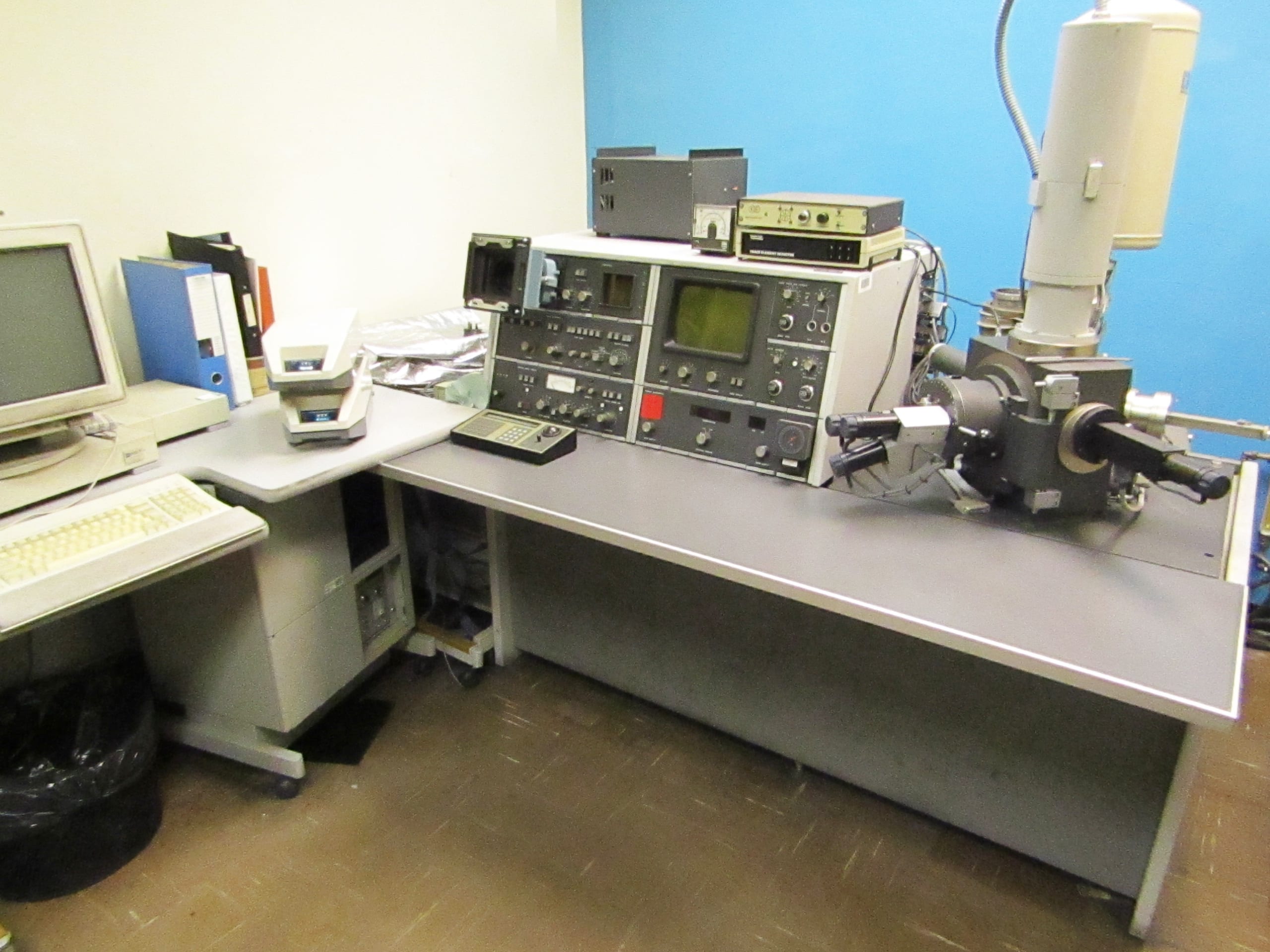 Philips 501 SEM (Scanning Electron Microscope) – Bridge Tronic Global